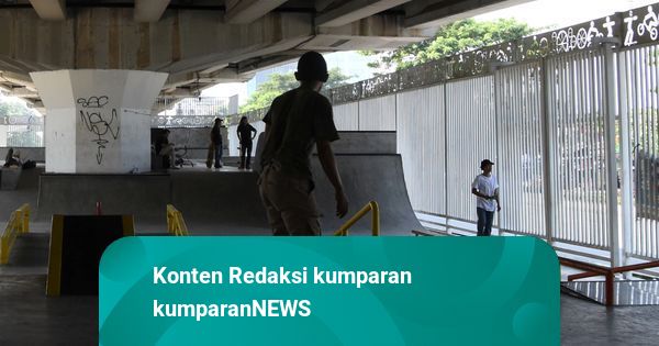 Foto: Skatepark Pasar Rebo Kembali Ramai di Masa PSBB Transisi ...
